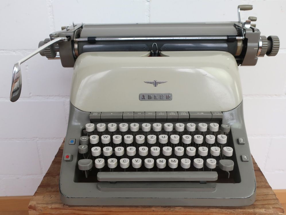 Vintage Schreibmaschine - Adler - 60er Jahre (Gebraucht) in Volketswil ...