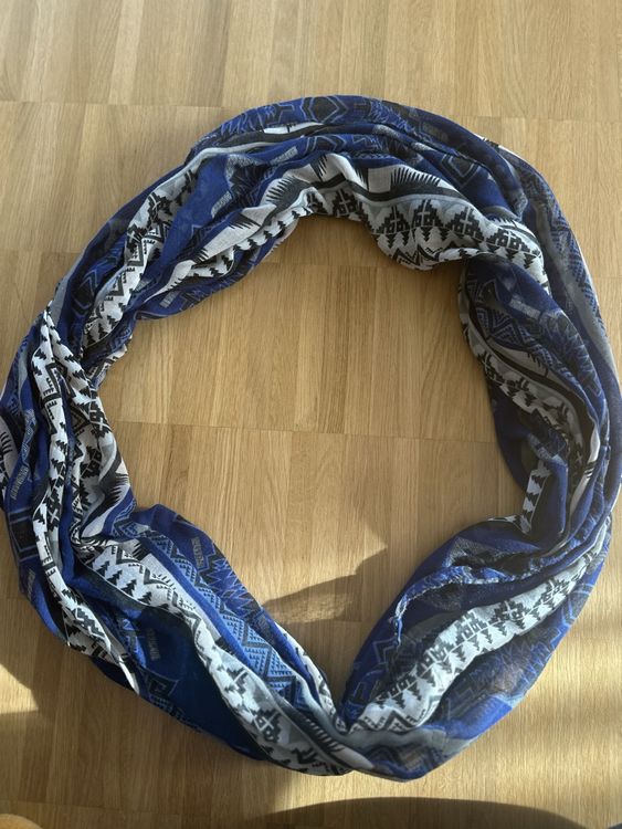 Winterschal/Loop Schal in Blau mit Muster, Neuwertig! (Gebraucht) in Hombrechtikon für CHF 2 ...