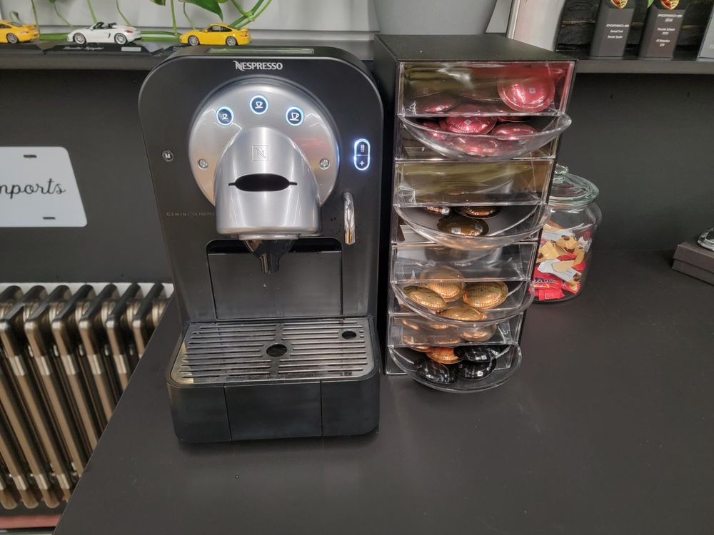 AB 1.-- Nespresso Kaffemaschine mit Zubehör & Kaffee-Tabs (Gebraucht ...