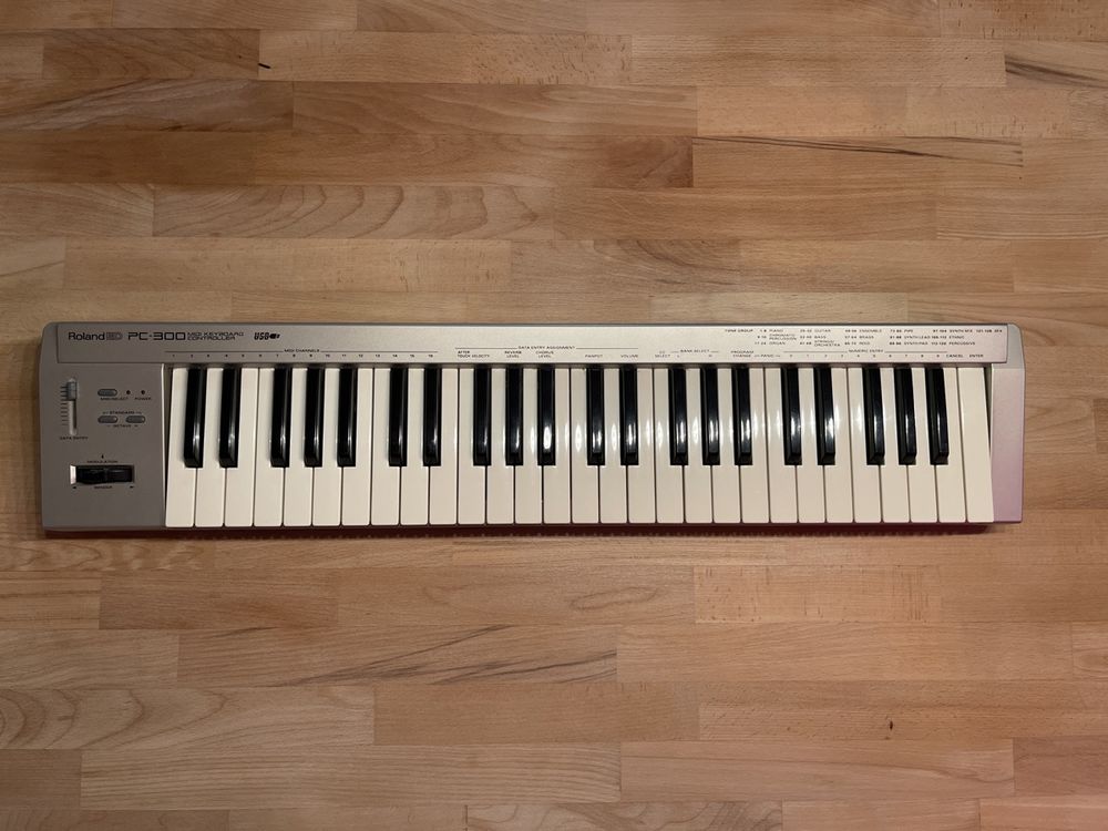 Roland ED PC-300 Midi Keyboard Controller (Defekt) in Root für CHF 11 ...