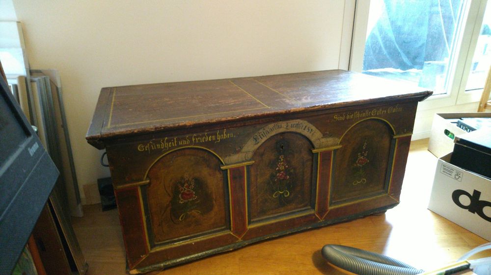 coffre bahut ancien et rustique (Gebraucht) in Lausanne für CHF 100 – nur Abholung auf Ricardo ...