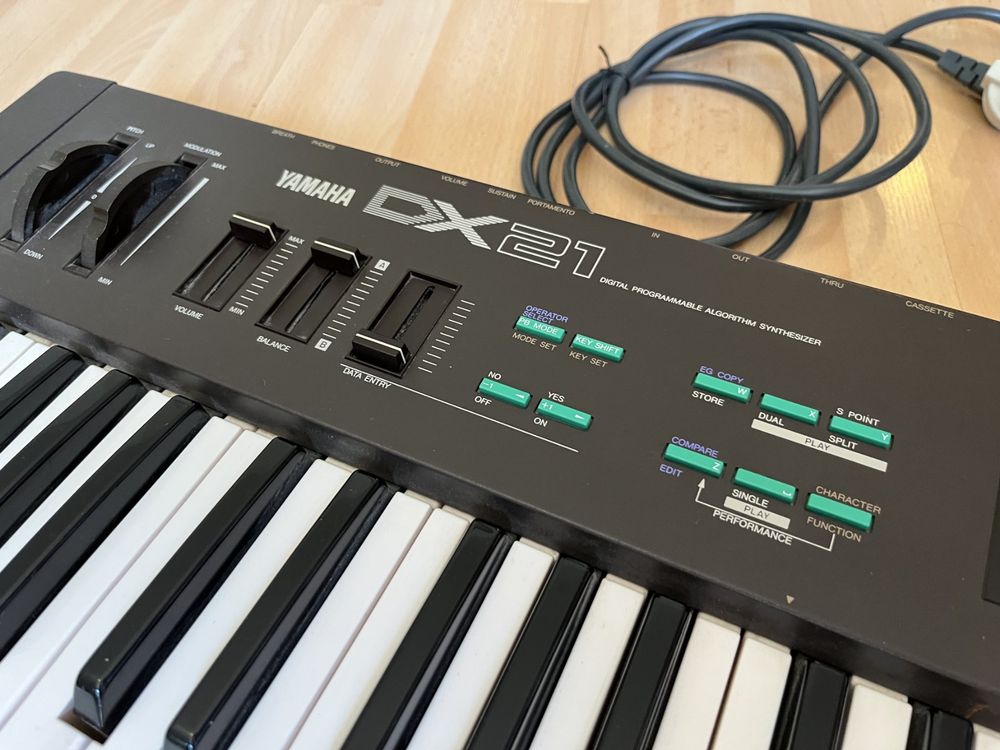 Yamaha DX 21 Synthesizer Keyboard (Gebraucht) in Bern für CHF 330 – nur Abholung auf Ricardo kaufen