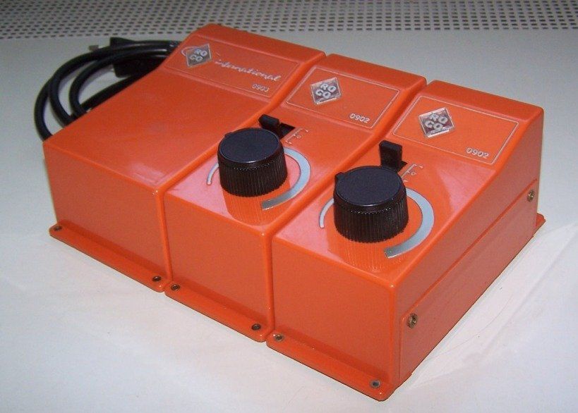 Roco 10700 Trafo 35 VA + 2 elektron. Regler 10701 für 2 Züge (Gebraucht ...