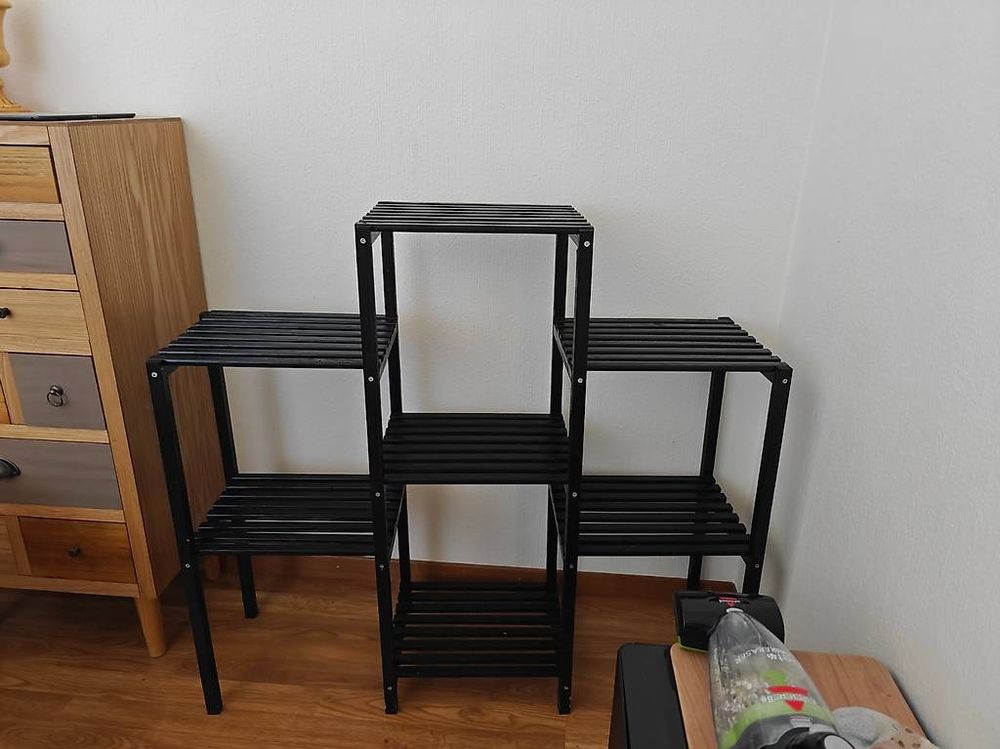 Schwarzes Regal - versetzt, 3 Ebenen - Pflanzenständer (Gebraucht) in ...