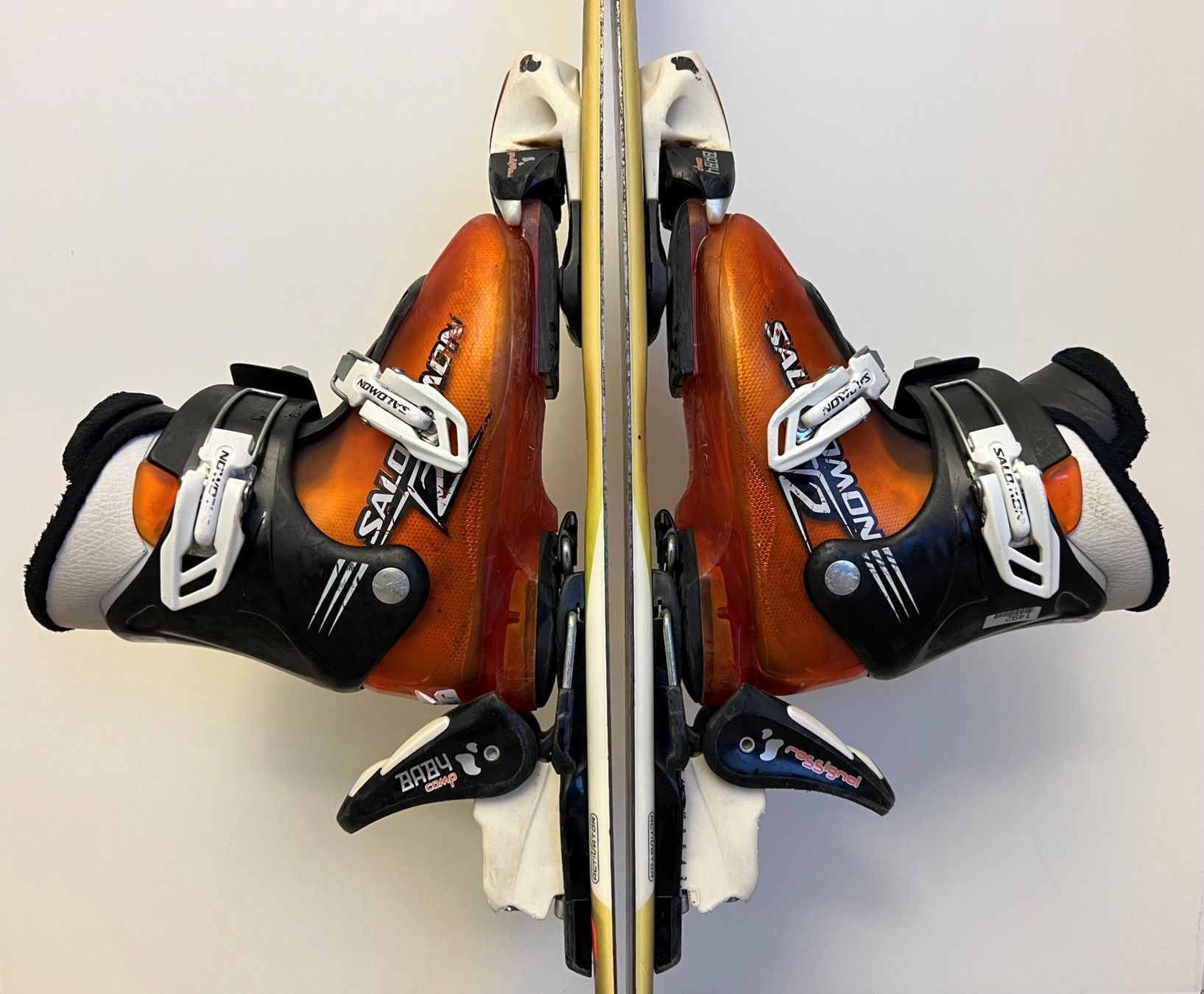 Ski-Set: Ski 93 cm, Skischuhe Gr. 32 + Skistöcke (Gebraucht) in ...