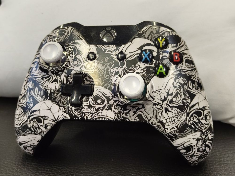 Xbox One Controller schwarz Totenkopf Design | Kaufen auf Ricardo