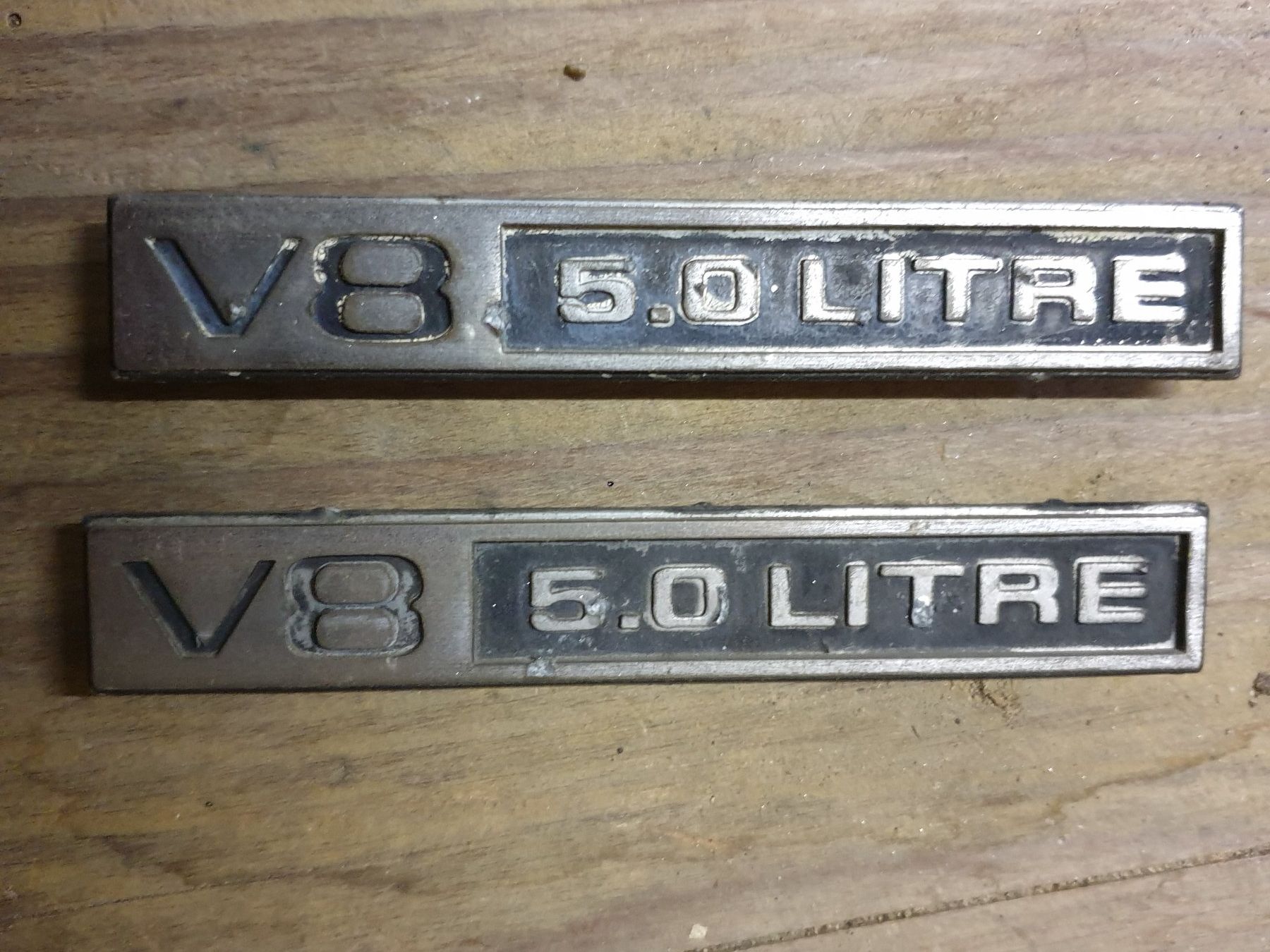 GM Chevrolet Chevy V8 5.0 Litre Emblem vintage Oldtimer 2x (Gebraucht ...