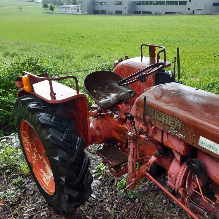 Traktor Bucher 4000 (Defekt) in Hinterforst für CHF 536 – nur Abholung auf Ricardo kaufen
