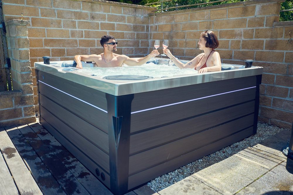 Luxus-Whirlpool ab 1.–! Spa Solutions Titanium Whirlpool (Neu und ...