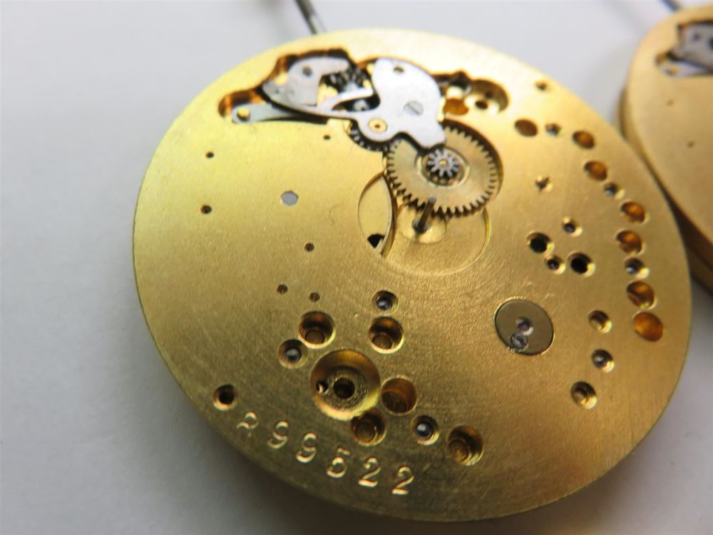 L E O N I D A S/HEUER, NOS Uhrwerke und Ersatzteile (Neu (gemäss Beschreibung)) in Hölstein für ...