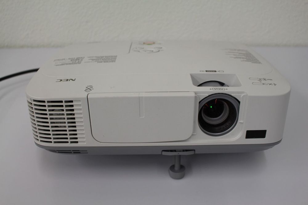Heim Projektor (Beamer) NEC M300W mit FB (Gebraucht) in Neftenbach für ...