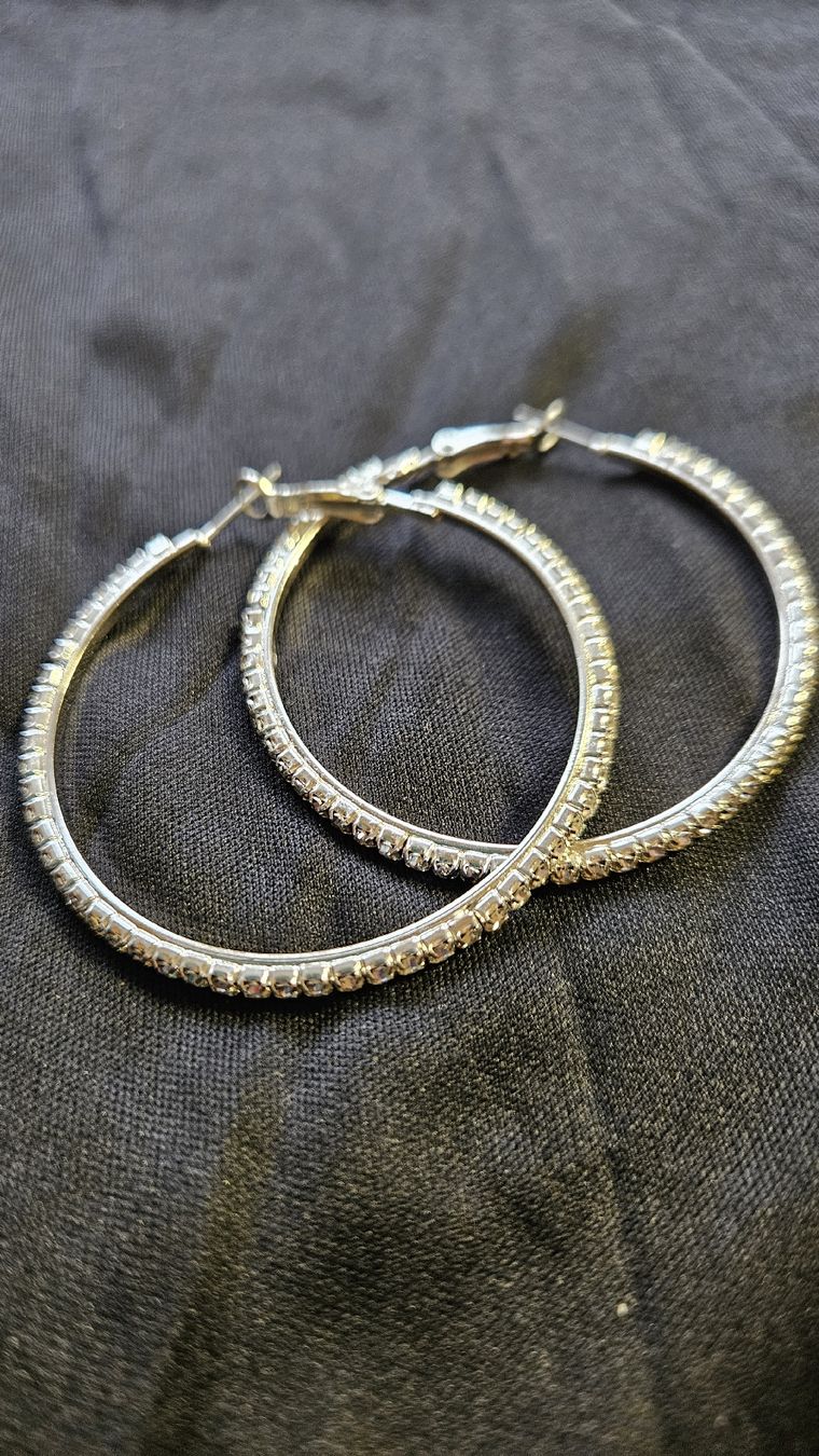 jolies créoles acier , brillants, diametre 5 cm (D'occasion) à Lausanne ...