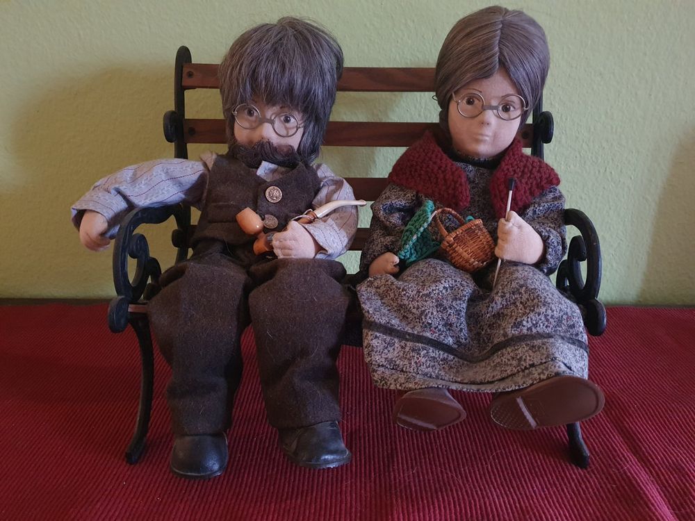 Stoffpuppen mit Bänkli | Kaufen auf Ricardo