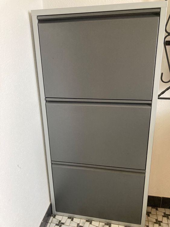 Schuhschrank Metall (Gebraucht) in Liebefeld für CHF 1 – nur Abholung auf Ricardo kaufen