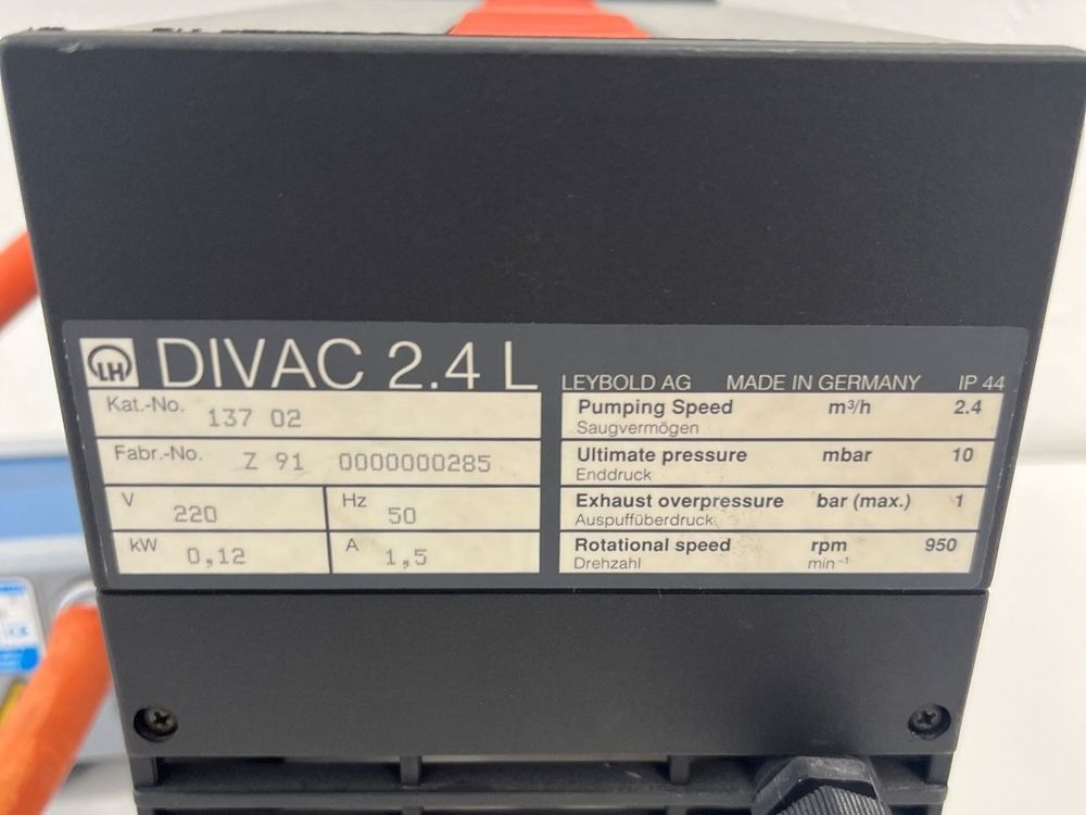 Leybold DIVAC 2.4L Membranvakuumpumpe + Vacuubrand CVC2 (Gebraucht) in ...
