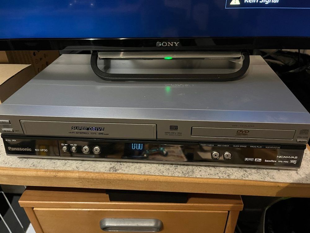 Panasonic NV-VP30 VHS Video und DVD Player für Bastler (Defekt) in ...