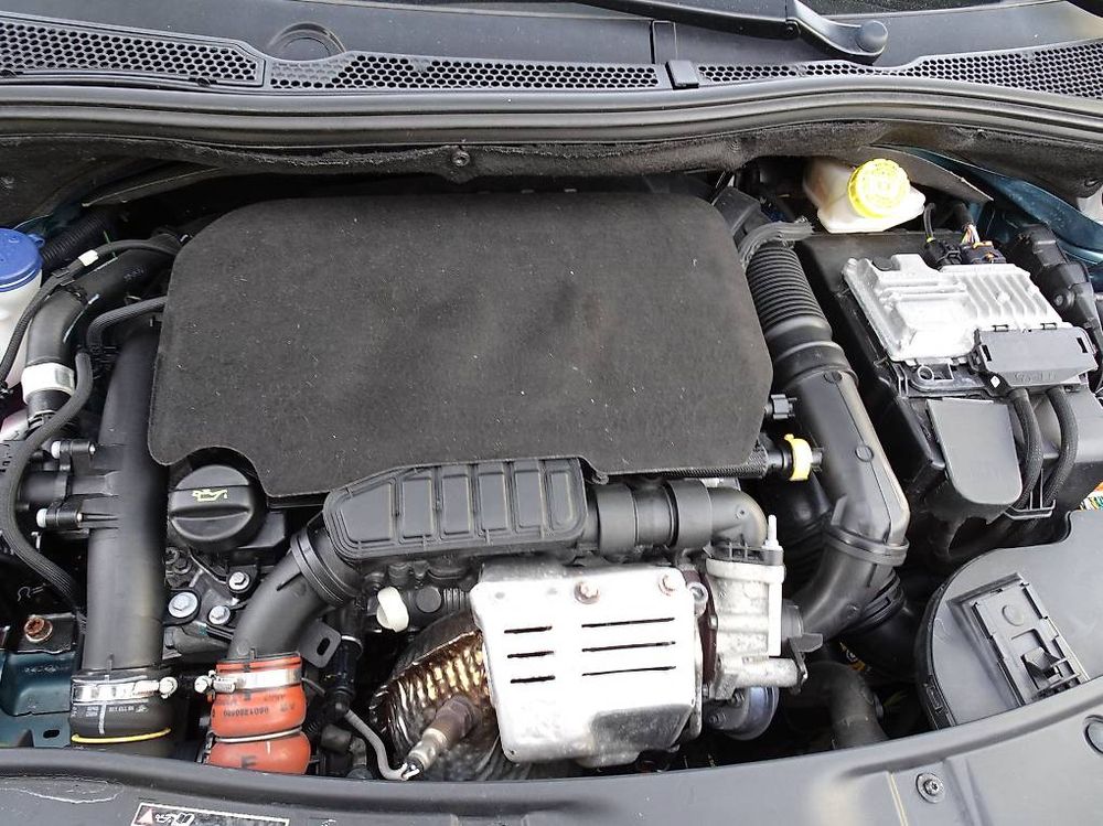 Peugeot 2008 1.2 e STT - Gepflegter SUV, wie neu! (Gebraucht) in Uzwil ...
