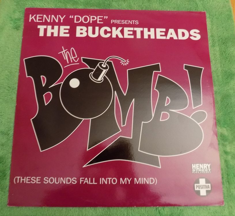 BOMB ! The Bucketheads (Gebraucht) in Lachen SZ für CHF 3 – mit ...