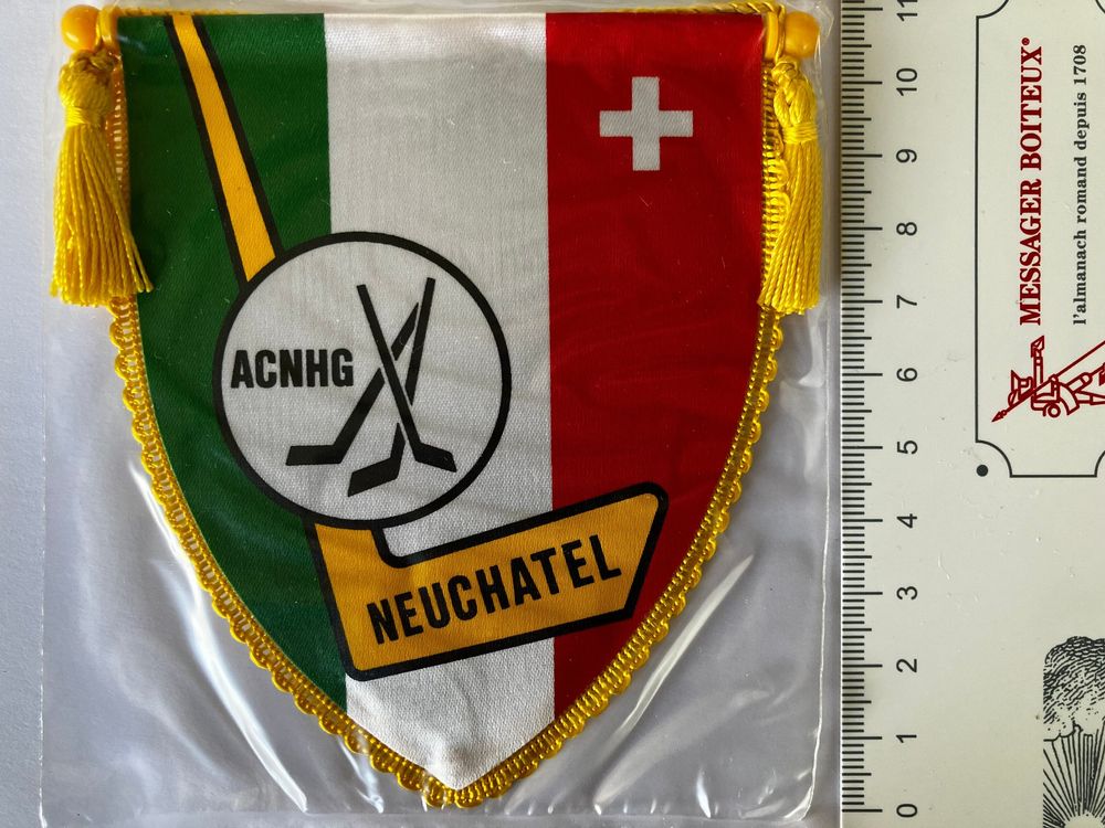Vintage Fanion/Wimpel ACNHG NEUCHÂTEL (Neu und originalverpackt) in Gland für CHF 10 – mit ...