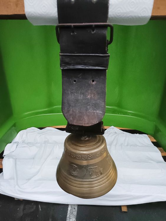 Antike Glocke mit zwei Schweizer Kreuze (Gebraucht) in für CHF 71 – mit ...