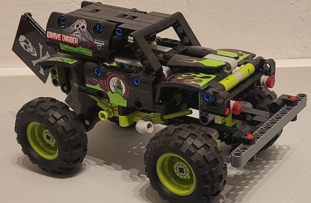 Lego Technic Monster Jam Grave Digger 42118 (Gebraucht) in Alpnach Dorf ...