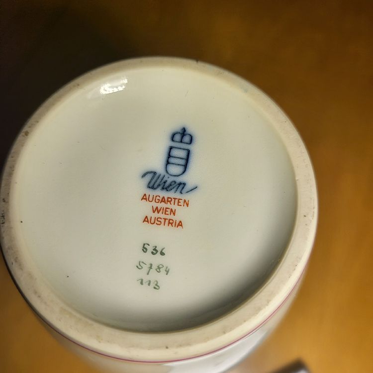 Augarten Porzellan Wien Vase mit Deckeldose (Gebraucht) in Binningen ...