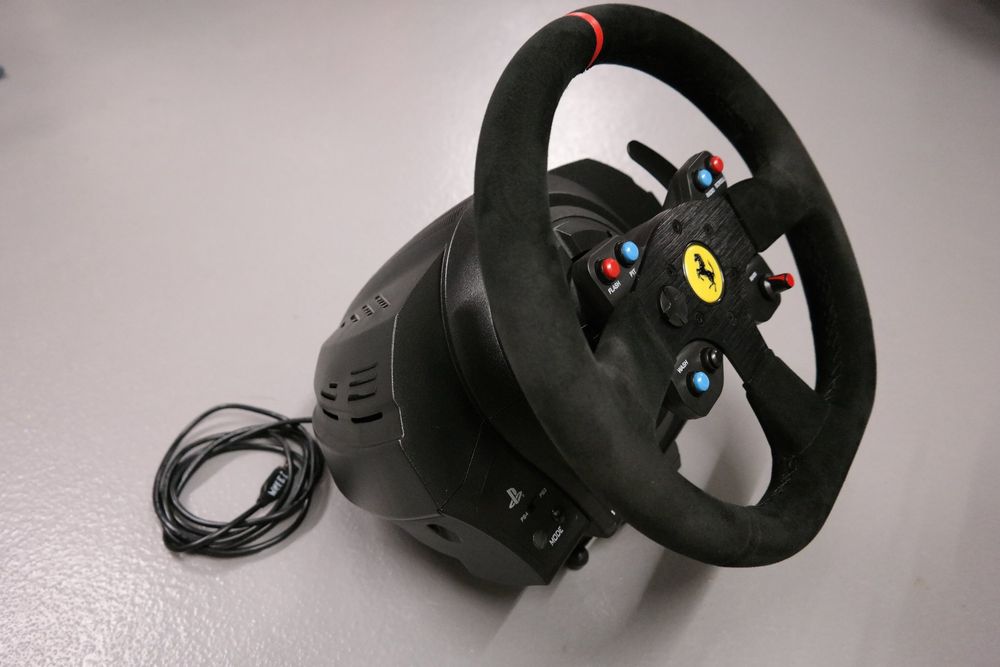 Thrustmaster T300 Base + 599EVO Lenkrad + Formel/GT Lenkrad (D'occasion ...