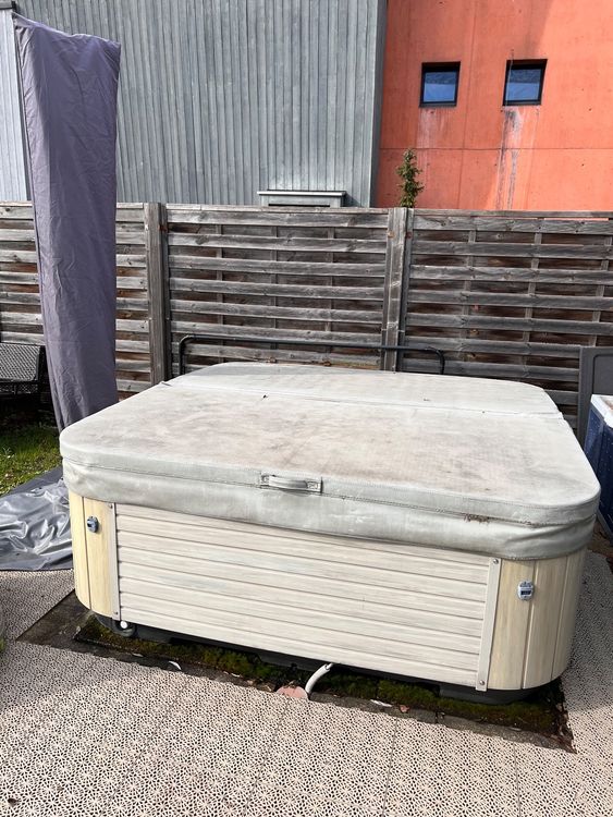 Whirlpool, Jacuzzi von Balboa 2mx2m (Defekt) in Lachen SZ für CHF 255 ...