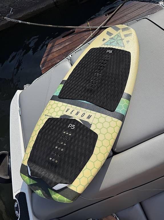 Planche de wake surf Phasefive Venom (D'occasion) à Vernier pour CHF ...
