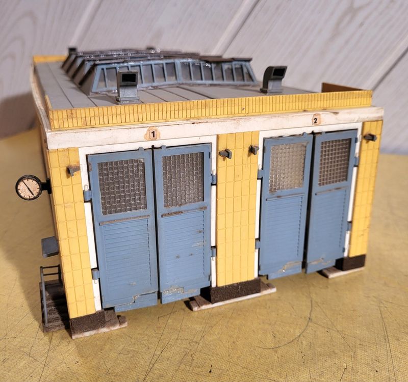 LOKREMISE - HO - 2 Gleisig - L=35 cm / B=17 cm / H=11 cm (Gebraucht) in ...