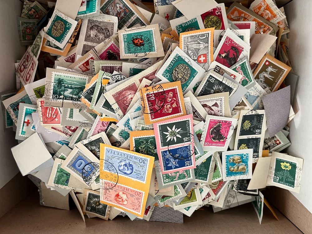 Karton mit 2 Kilogramm Schweizer Marken ab Alt auf Papier (Gebraucht ...