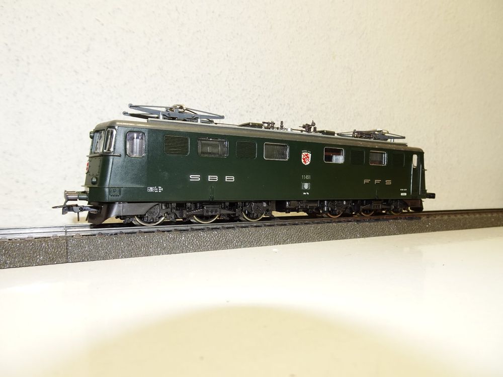 Roco Lokomotive Dummy SBB Ae 6/6 HO 43937 ohne Motor (Gebraucht) in Luzern für CHF 26.9 – mit ...