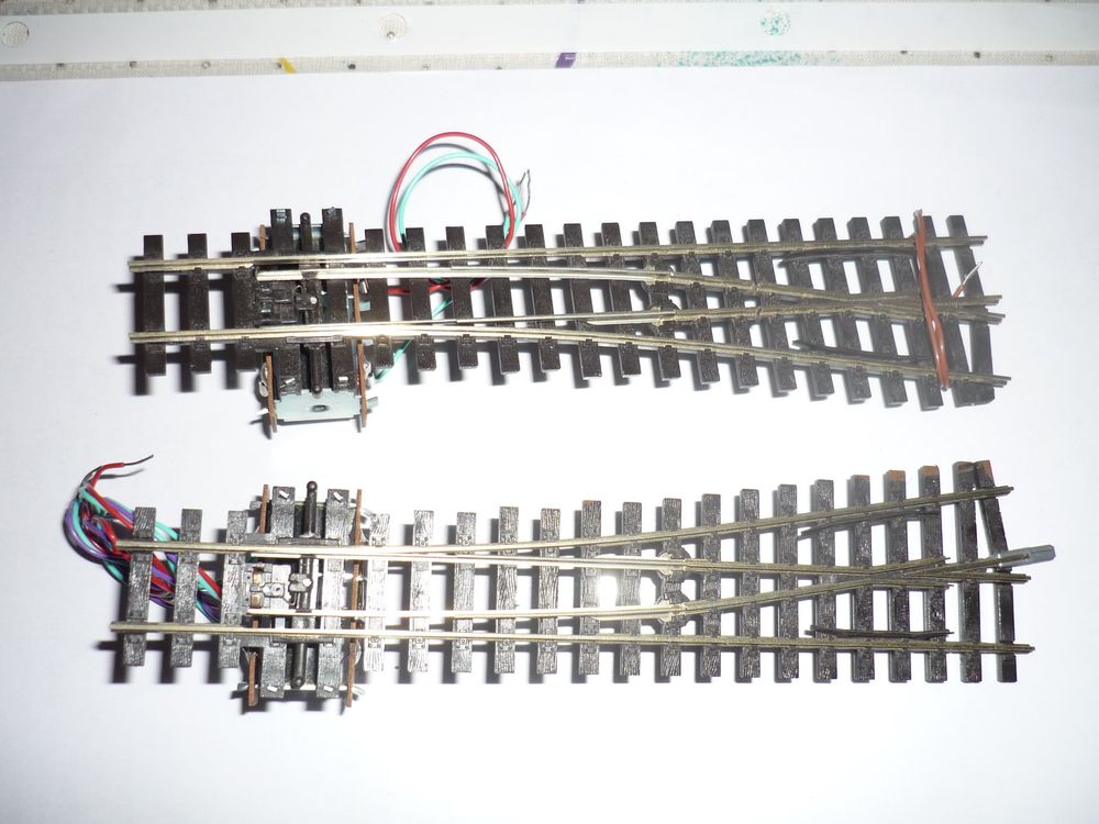 Peco Weichenpaar mit Antrieben H0m (Gebraucht) in Ebnat-Kappel für CHF 28 – mit Lieferung auf ...