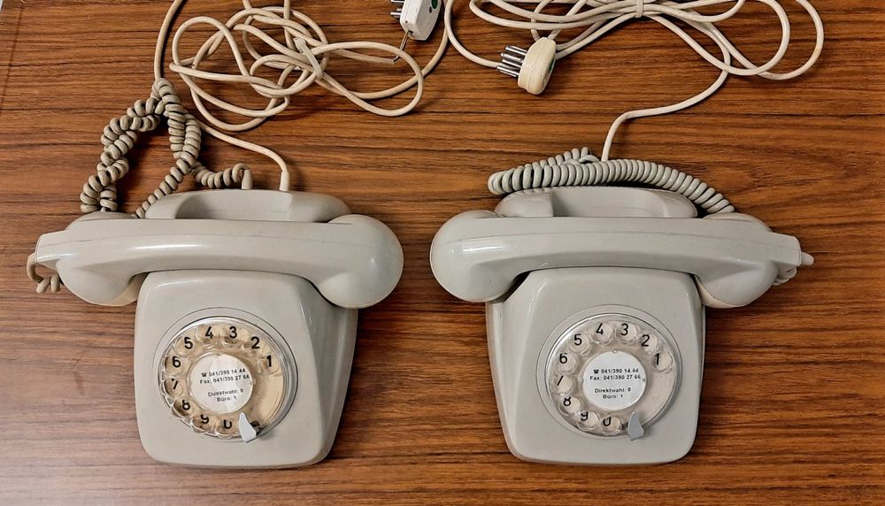 2 alte Tisch Telefone.. | Kaufen auf Ricardo