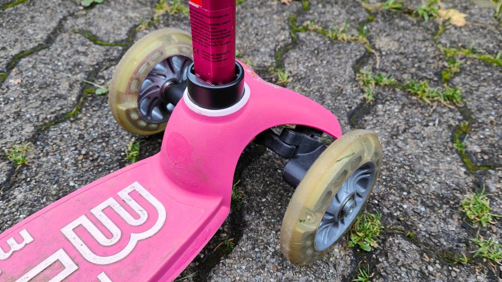 micro DELUXE mini Trottinett pink, mit LED- Räder (Gebraucht) in Wädenswil für CHF 20 – nur ...