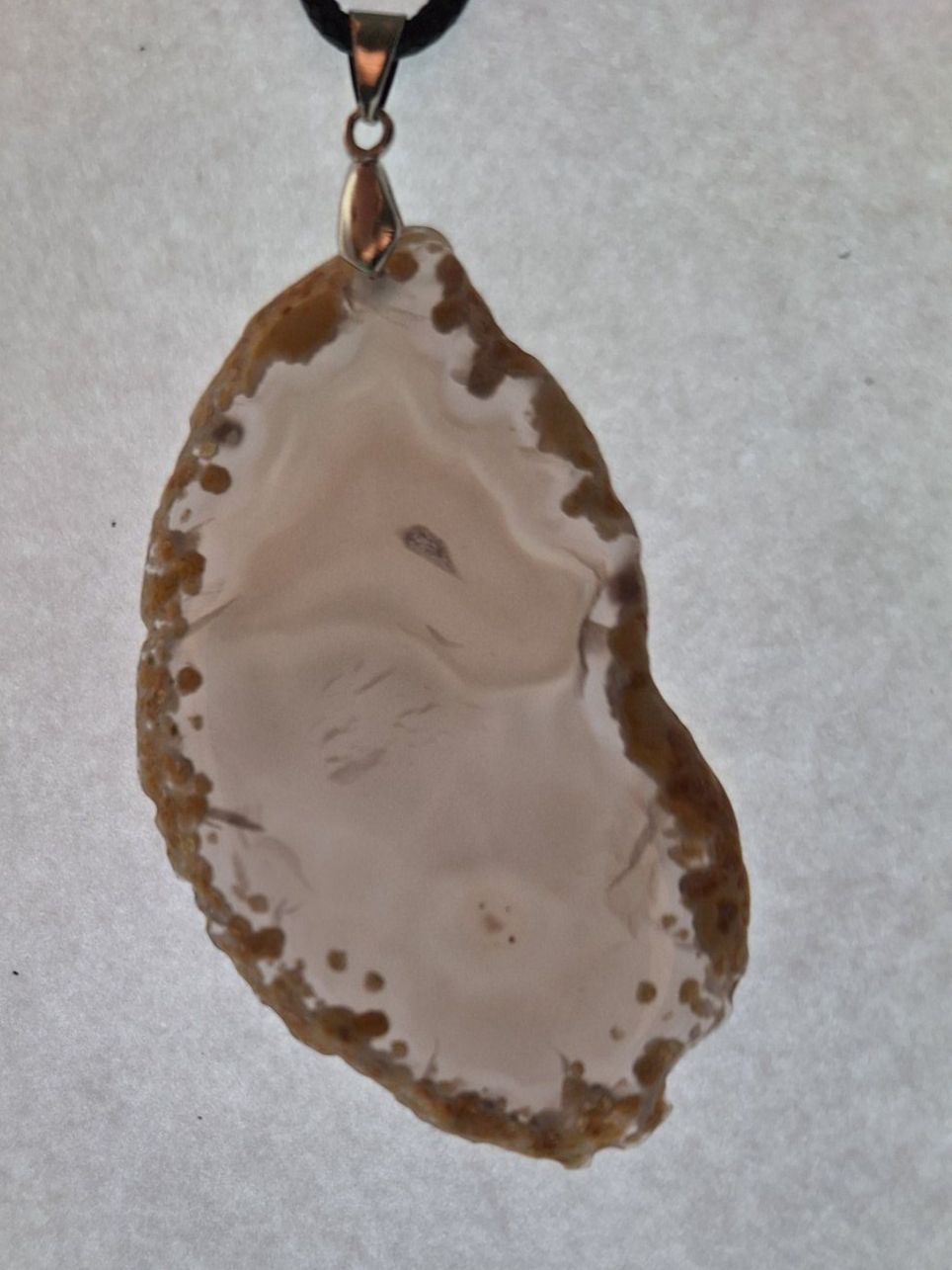 Achat-Anhänger mit Lederband, neu, Unikat. (Gray Agate) (Neu (gemäss ...