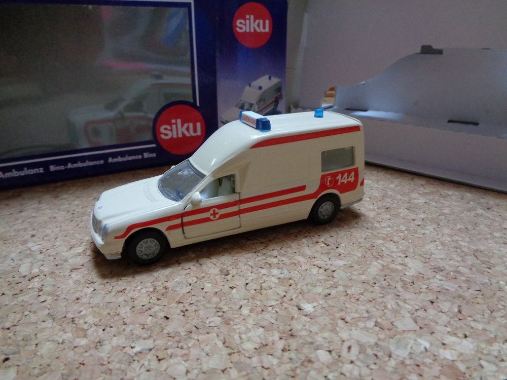 SIKU 1931 CH Mercedes Ambulanz Binz A 2002 | Kaufen auf Ricardo