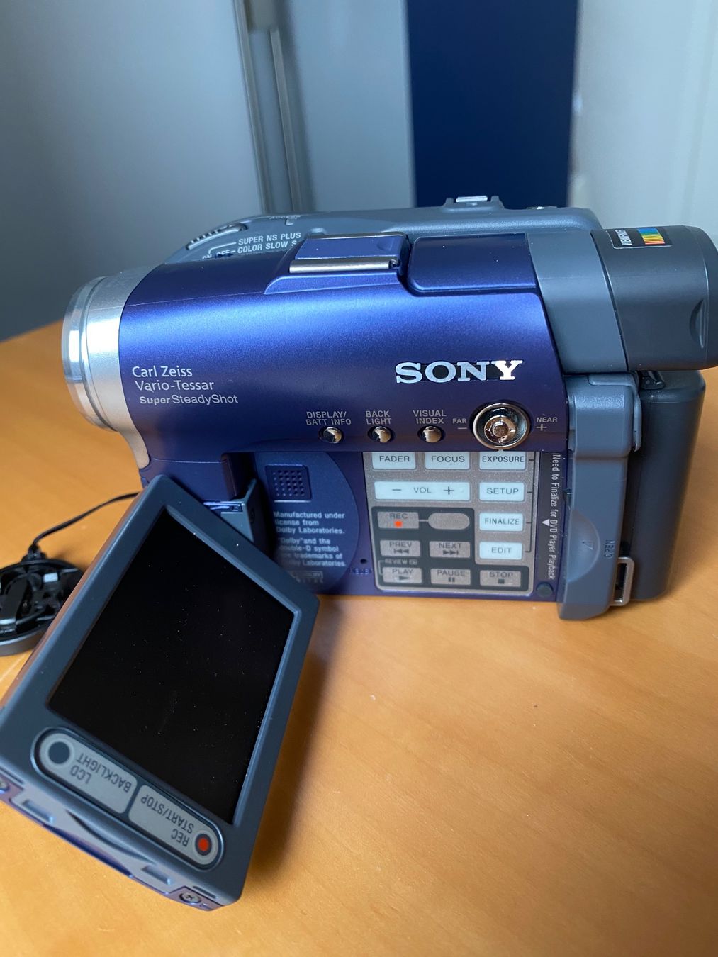 Sony Handycam DCR-DVD101E inkl Tasche + 3 DVD (Gebraucht) in ...