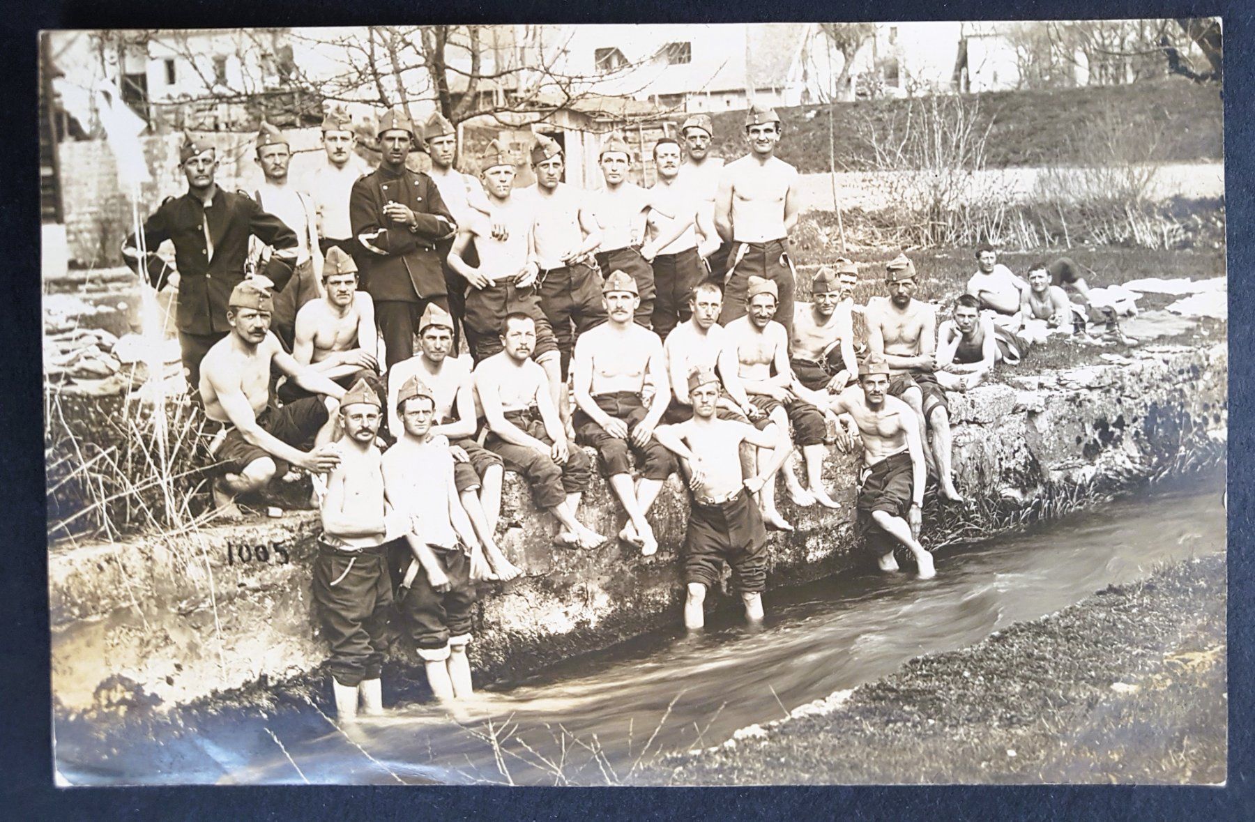 Soldaten Fussbad Armee Schweiz Soldat bain de pieds Suisse (Gebraucht ...