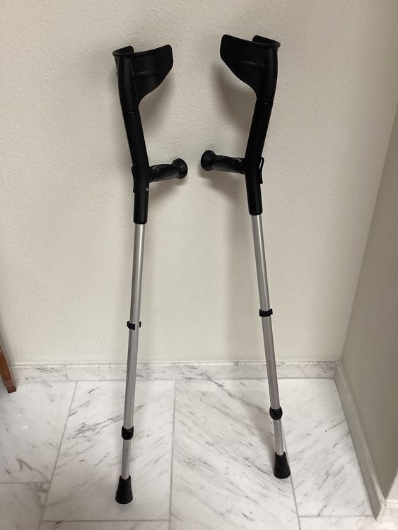 Krücken, oder Gehilfe, höhenverstellbar (Gebraucht) in Wallisellen für ...