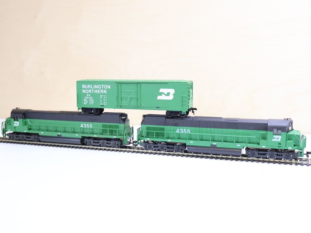 MEHANO 2 x grosse US Diesellok/Dummy + Wagen - H0 DC (Gebraucht) in ...