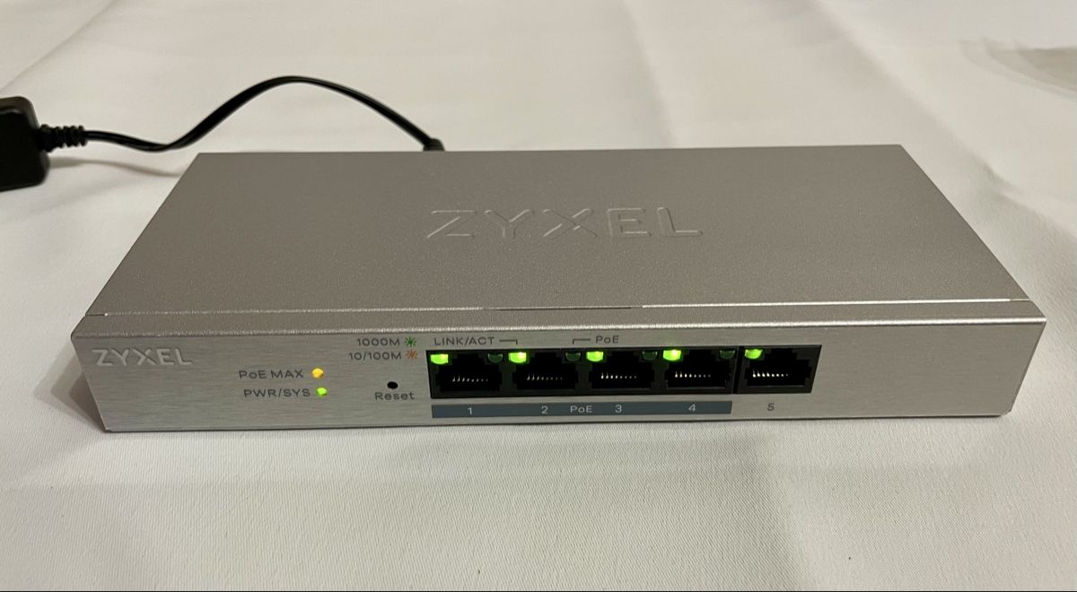 PoE-Switch Zyxel GS1200-5HP v2, 5-Port - Top Zustand (Gebraucht) in ...