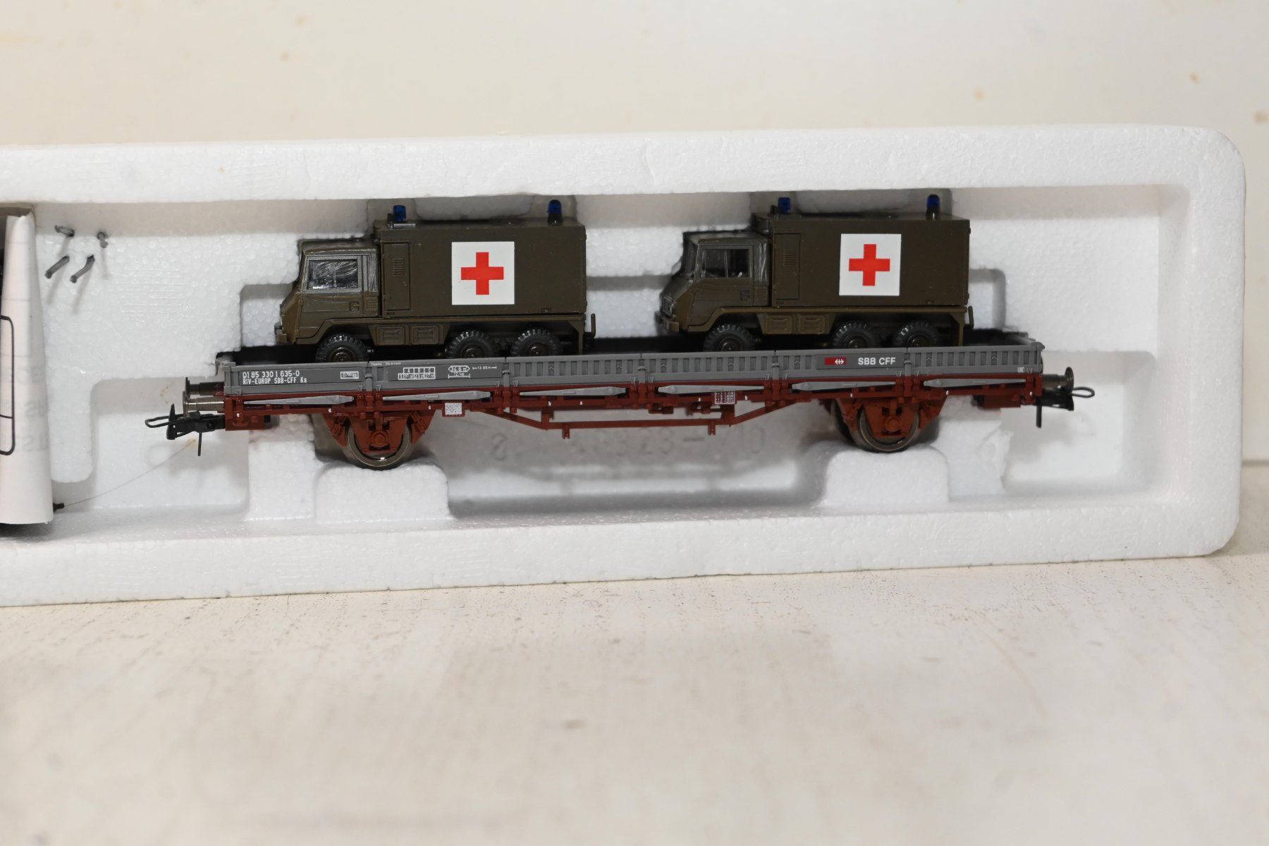Flachwagen Roco mit Militär Ambulanz HO/AC mit OVP (Gebraucht) in ...