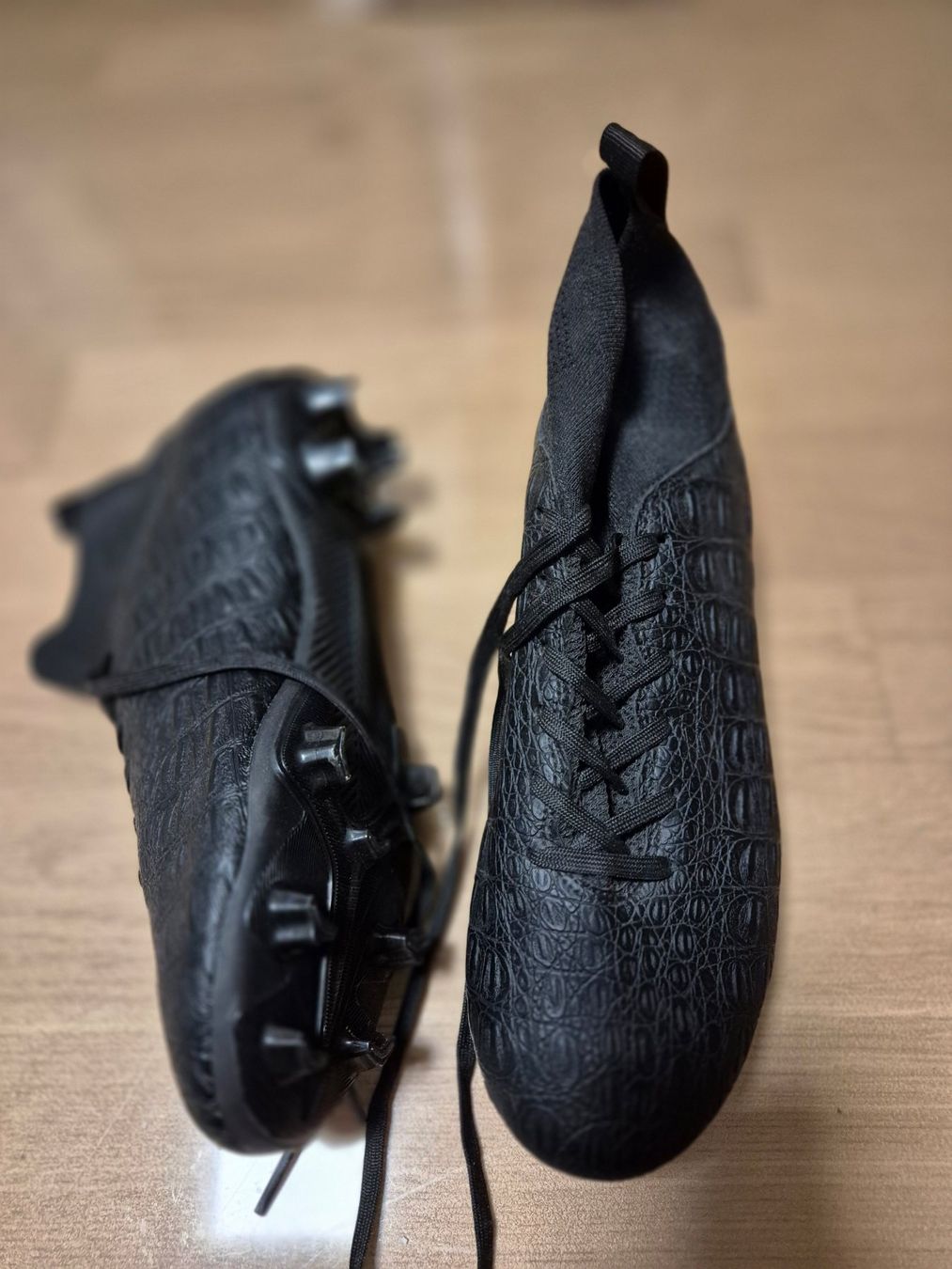 Soccer Boots– Size 42 – NEW – Anti-Slip Studs (Neu (gemäss Beschreibung ...