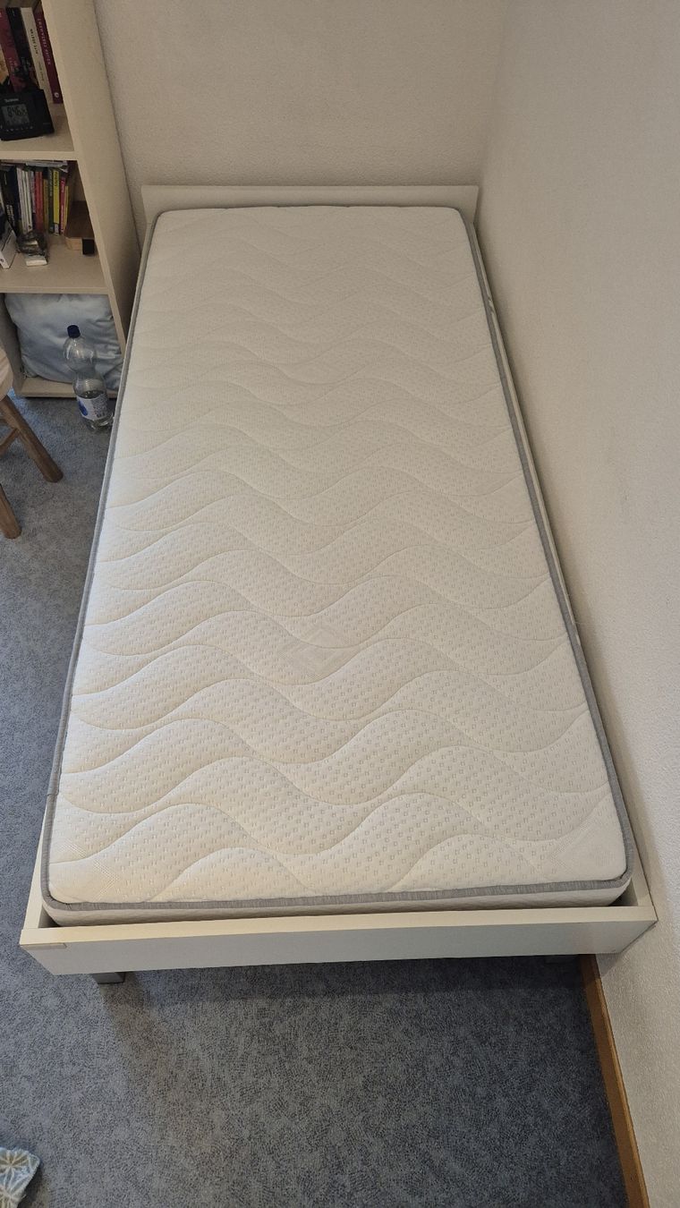 Gebrauchtes komplettes Einzelbett inkl. fast neuer Matratze (Gebraucht ...