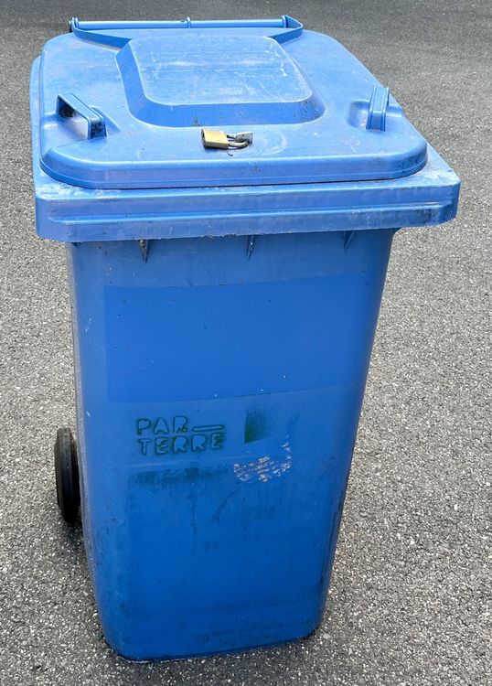 Abfallcontainer aus Plastik (blau) 240l | Kaufen auf Ricardo