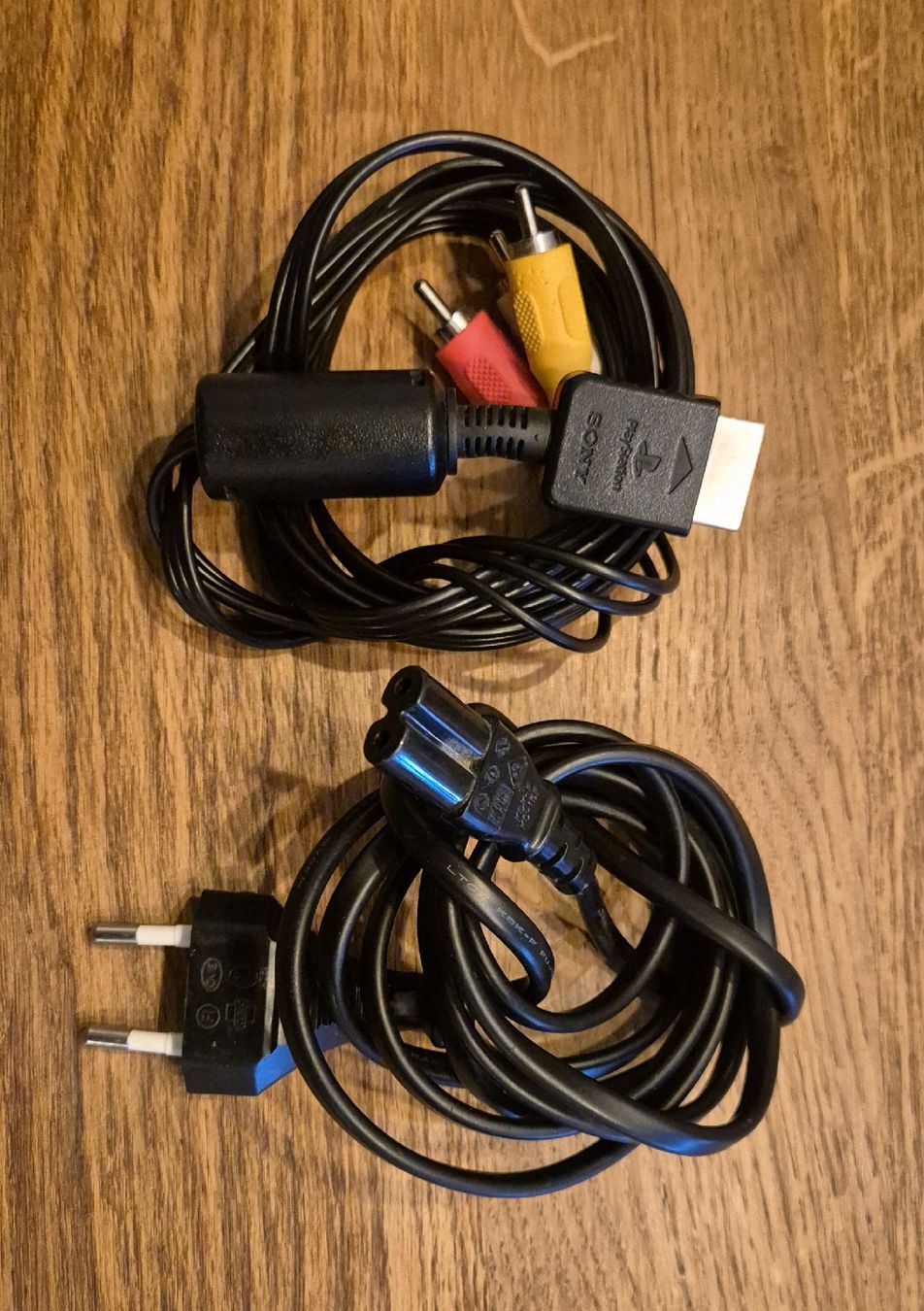 Câble playstation original (D'occasion) à Neyruz FR pour CHF 10 – avec ...