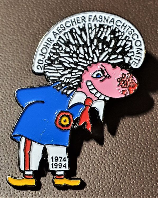 Q390 - Pin Fasnacht Aesch Baselland 20 J. Fasnachts Comite (Gebraucht) in Reinach BL für CHF 2 ...