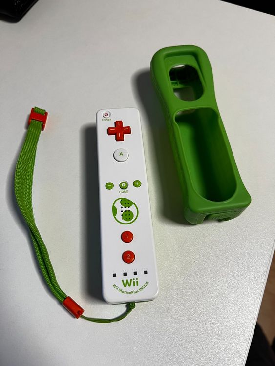 Wii MotionPlus Inside Controller Yoshi Edition + Hülle (Gebraucht) in ...