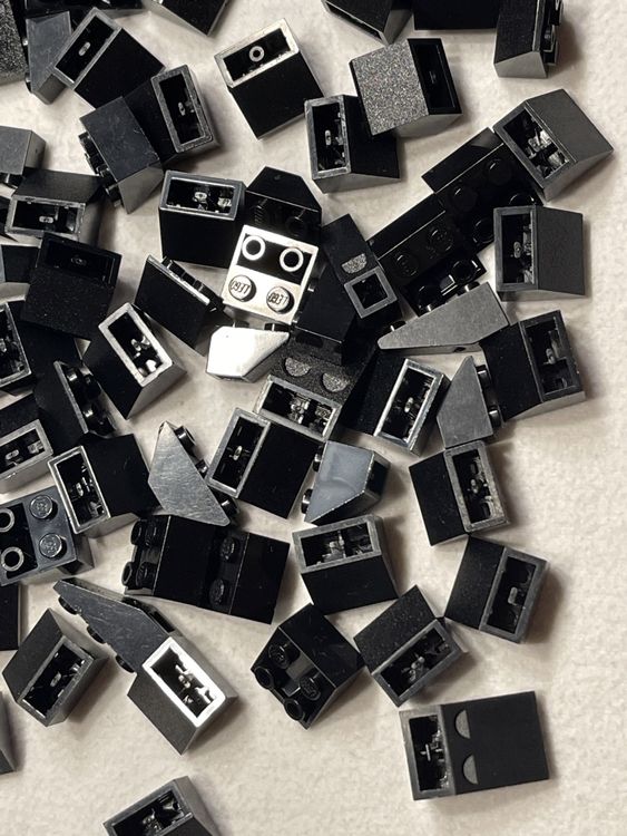 LEGO- 100 Schwarze negative Schräg Steine (Gebraucht) in für CHF 5 ...